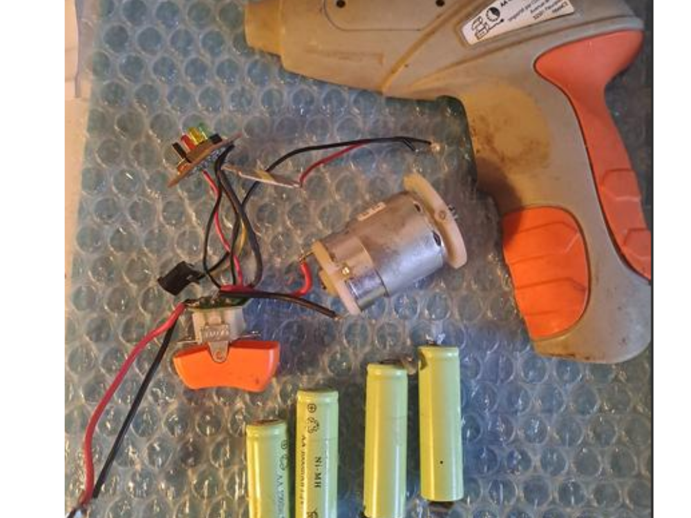 Sauver une visseuse à batterie ou autre appareil sous 4V — Wikifab