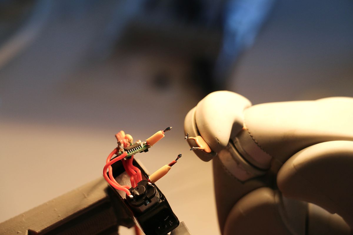 Prothèse de main commandée par des capteurs musculaires — Wikifab